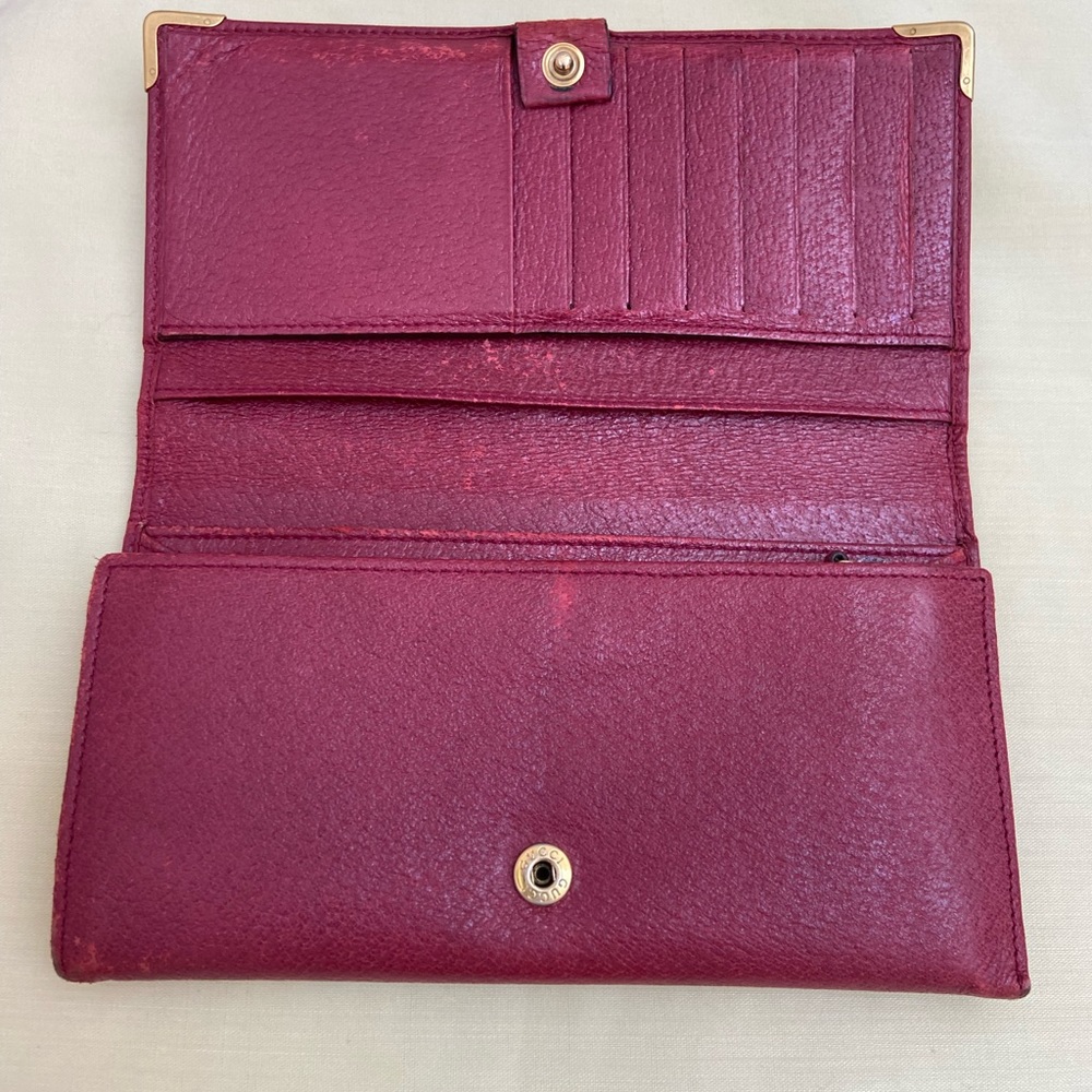 Gucci Wallet 100% Authentic Leather In Color Raspberry - Gem